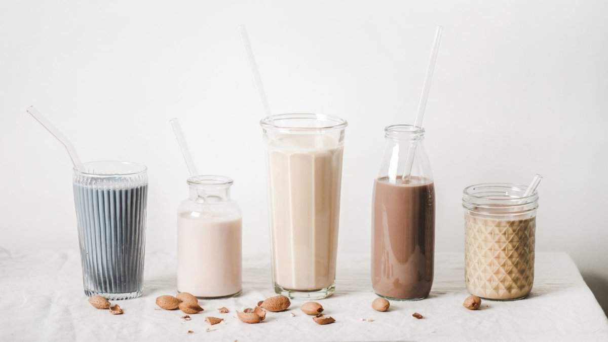 Best Milk for Smoothies (Comprehensive Guide) - Audreythena Food Goddess